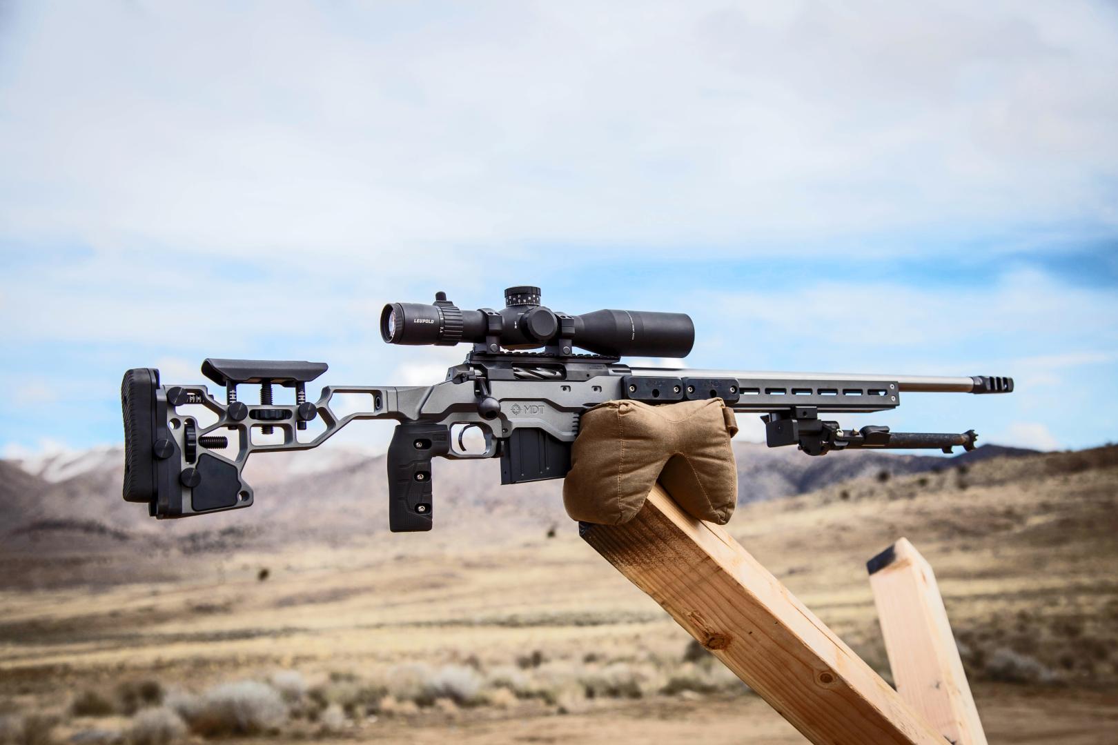 MDT XRS Chassis: Chassis features with traditional stock geometry and ...