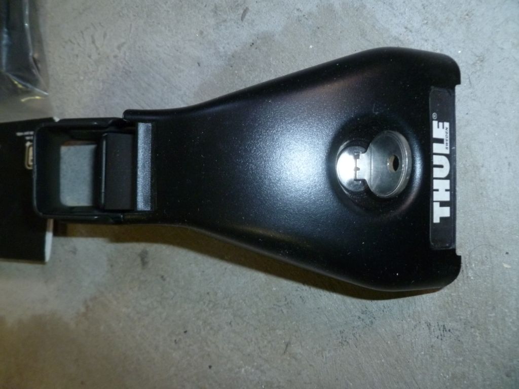 FS: Thule 444 lockable feet, cross bar roof rack set | VW Vortex ...