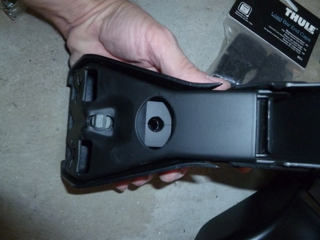 FS: Thule 444 lockable feet, cross bar roof rack set | VW Vortex ...