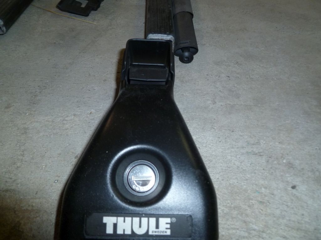 FS: Thule 444 lockable feet, cross bar roof rack set | VW Vortex ...
