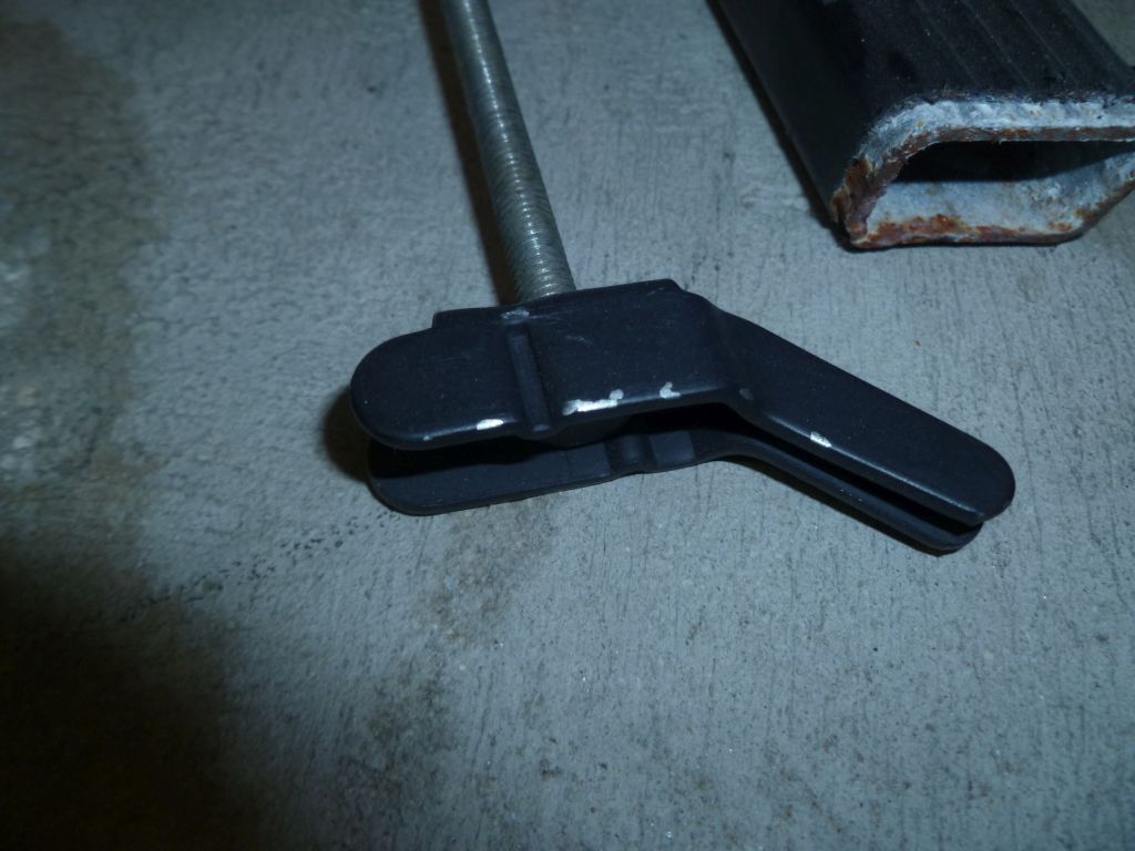 FS: Thule 444 lockable feet, cross bar roof rack set | VW Vortex ...