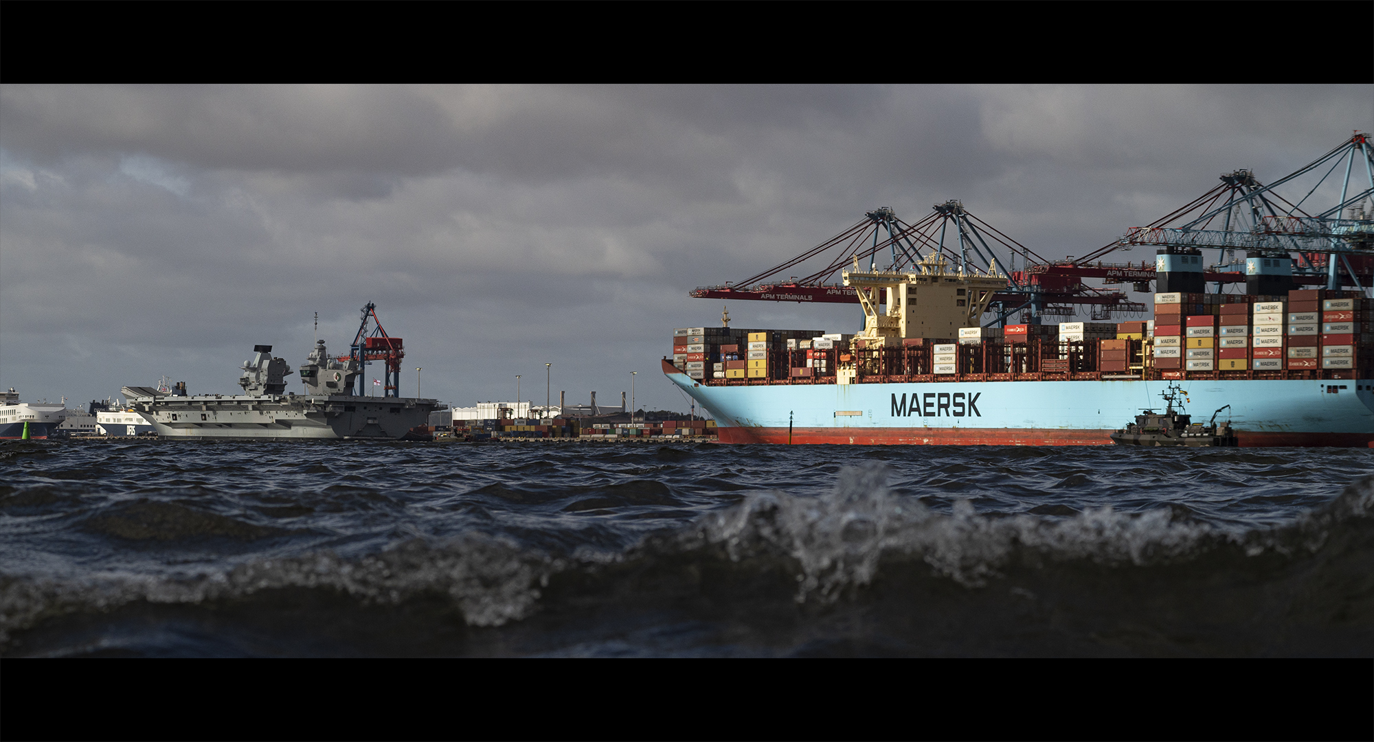HMS Queen Elizabeth in Gothenburg harbour (Z6 + Vivitar series 1 70 ...
